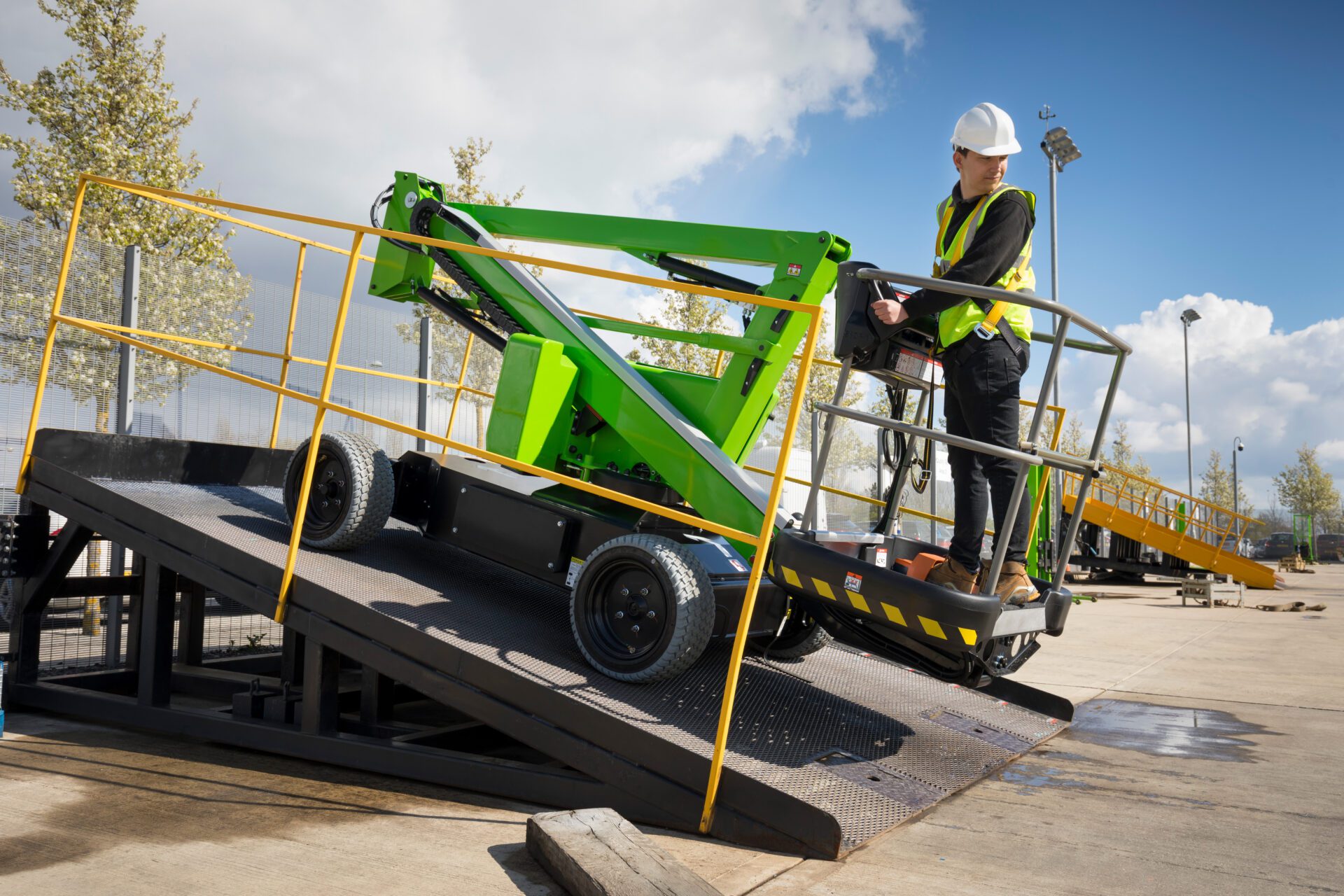 HR12NE | 12.1m Self Propelled Access Platform for sale: Niftylift